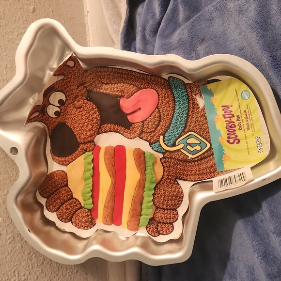 Wilton | Kitchen | Vintage Wilton Scooby Doo Eating Burger Cakepan ...